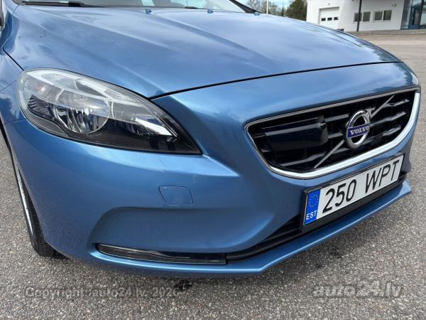 Blue Volvo V40 2015 in Paide, with an engine capacity of 2.00 L and mileage of 200 thousand km for 7690 €, photo 7 on AUTOMOTO.COM.LV