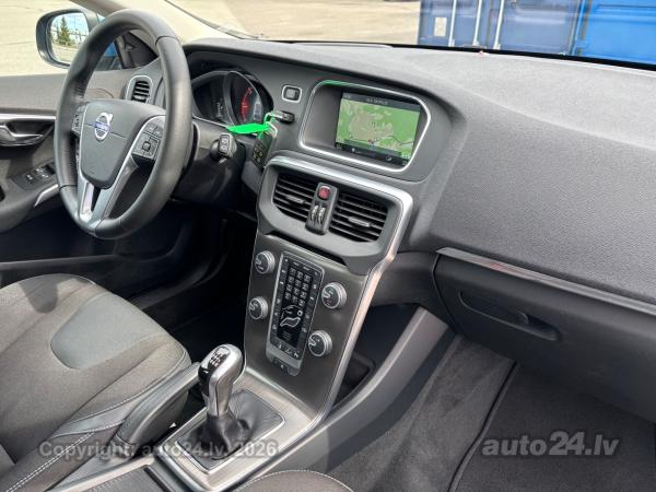 Blue Volvo V40 2015 in Paide, with an engine capacity of 2.00 L and mileage of 200 thousand km for 7690 €, photo 8 on AUTOMOTO.COM.LV