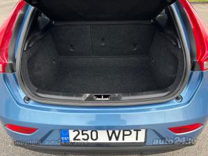 Blue Volvo V40 2015 in Paide, with an engine capacity of 2.00 L and mileage of 200 thousand km for 7690 €, photo 25 on AUTOMOTO.COM.LV