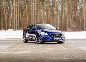 Blue Volvo V40 2015 in Riga, with an engine capacity of 2.00 L and mileage of 256 thousand km for 6590 €, photo 3 on AUTOMOTO.COM.LV