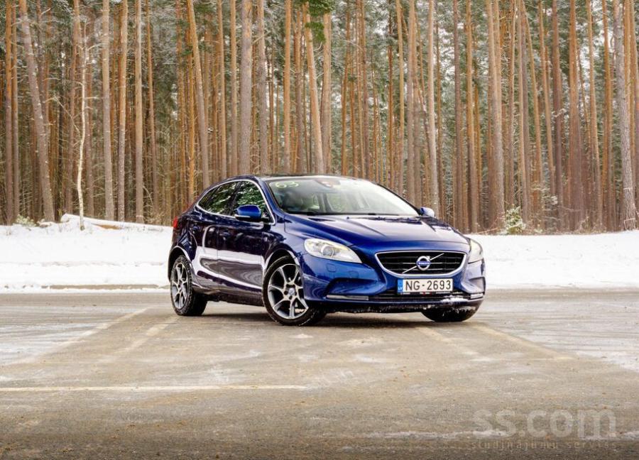 Blue Volvo V40 2015 in Riga, with an engine capacity of 2.00 L and mileage of 256 thousand km for 6590 €, photo 3 on AUTOMOTO.COM.LV