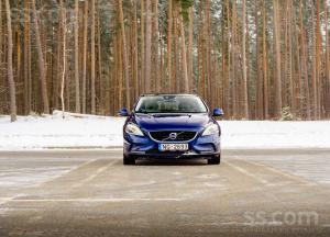 Blue Volvo V40 2015 in Riga, with an engine capacity of 2.00 L and mileage of 256 thousand km for 6590 €, photo 4 on AUTOMOTO.COM.LV
