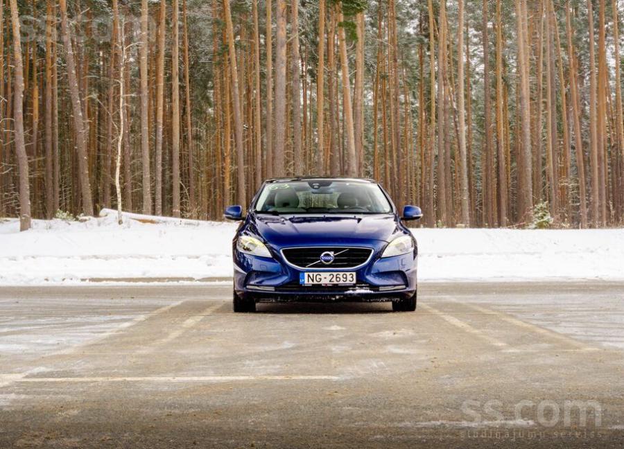 Blue Volvo V40 2015 in Riga, with an engine capacity of 2.00 L and mileage of 256 thousand km for 6590 €, photo 4 on AUTOMOTO.COM.LV