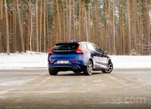 Blue Volvo V40 2015 in Riga, with an engine capacity of 2.00 L and mileage of 256 thousand km for 6590 €, photo 6 on AUTOMOTO.COM.LV
