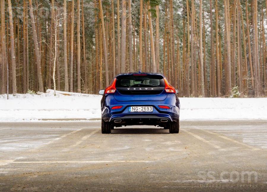 Blue Volvo V40 2015 in Riga, with an engine capacity of 2.00 L and mileage of 256 thousand km for 6590 €, photo 7 on AUTOMOTO.COM.LV