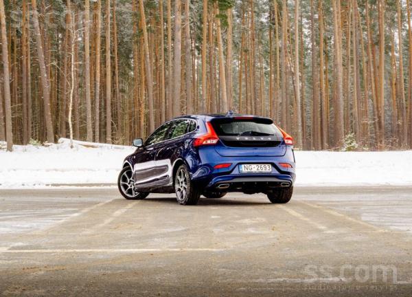Blue Volvo V40 2015 in Riga, with an engine capacity of 2.00 L and mileage of 256 thousand km for 6590 €, photo 7 on AUTOMOTO.COM.LV