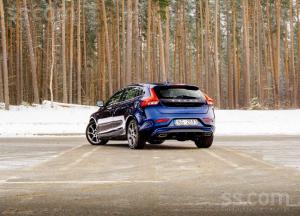 Blue Volvo V40 2015 in Riga, with an engine capacity of 2.00 L and mileage of 256 thousand km for 6590 €, photo 8 on AUTOMOTO.COM.LV
