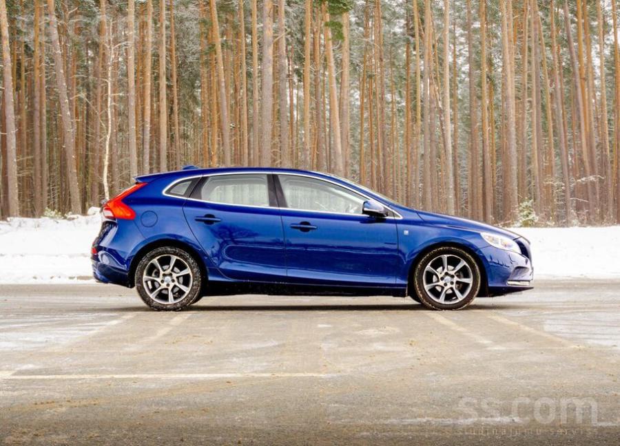 Blue Volvo V40 2015 in Riga, with an engine capacity of 2.00 L and mileage of 256 thousand km for 6590 €, photo 9 on AUTOMOTO.COM.LV