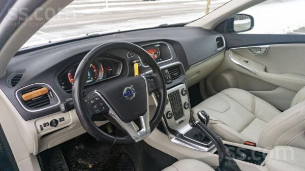 Blue Volvo V40 2015 in Riga, with an engine capacity of 2.00 L and mileage of 256 thousand km for 6590 €, photo 9 on AUTOMOTO.COM.LV