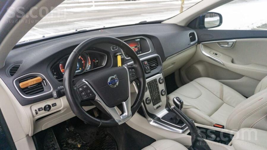 Blue Volvo V40 2015 in Riga, with an engine capacity of 2.00 L and mileage of 256 thousand km for 6590 €, photo 10 on AUTOMOTO.COM.LV