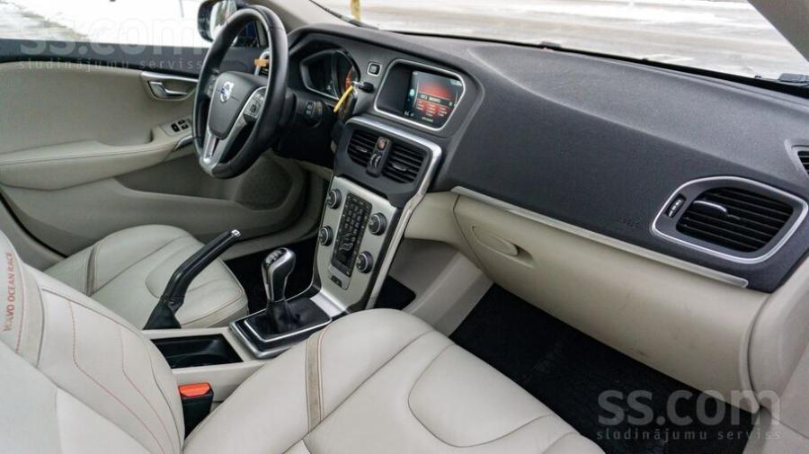Blue Volvo V40 2015 in Riga, with an engine capacity of 2.00 L and mileage of 256 thousand km for 6590 €, photo 11 on AUTOMOTO.COM.LV