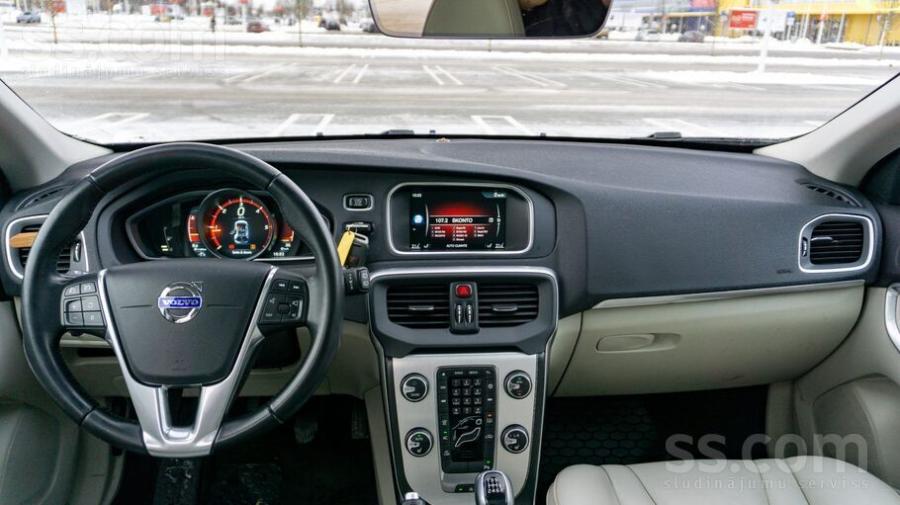 Blue Volvo V40 2015 in Riga, with an engine capacity of 2.00 L and mileage of 256 thousand km for 6590 €, photo 12 on AUTOMOTO.COM.LV