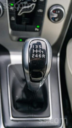 Blue Volvo V40 2015 in Riga, with an engine capacity of 2.00 L and mileage of 256 thousand km for 6590 €, photo 15 on AUTOMOTO.COM.LV