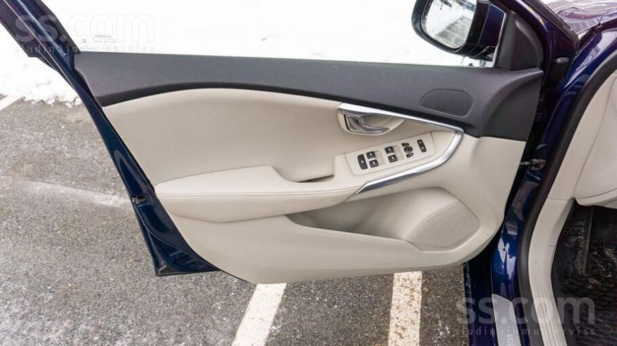 Blue Volvo V40 2015 in Riga, with an engine capacity of 2.00 L and mileage of 256 thousand km for 6590 €, photo 25 on AUTOMOTO.COM.LV