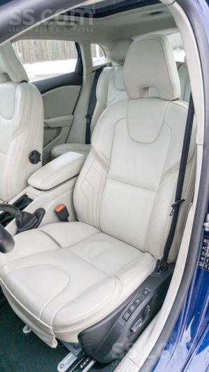 Blue Volvo V40 2015 in Riga, with an engine capacity of 2.00 L and mileage of 256 thousand km for 6590 €, photo 28 on AUTOMOTO.COM.LV
