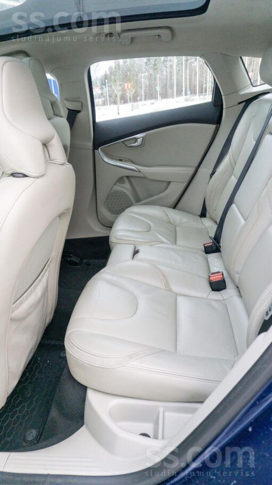 Blue Volvo V40 2015 in Riga, with an engine capacity of 2.00 L and mileage of 256 thousand km for 6590 €, photo 29 on AUTOMOTO.COM.LV