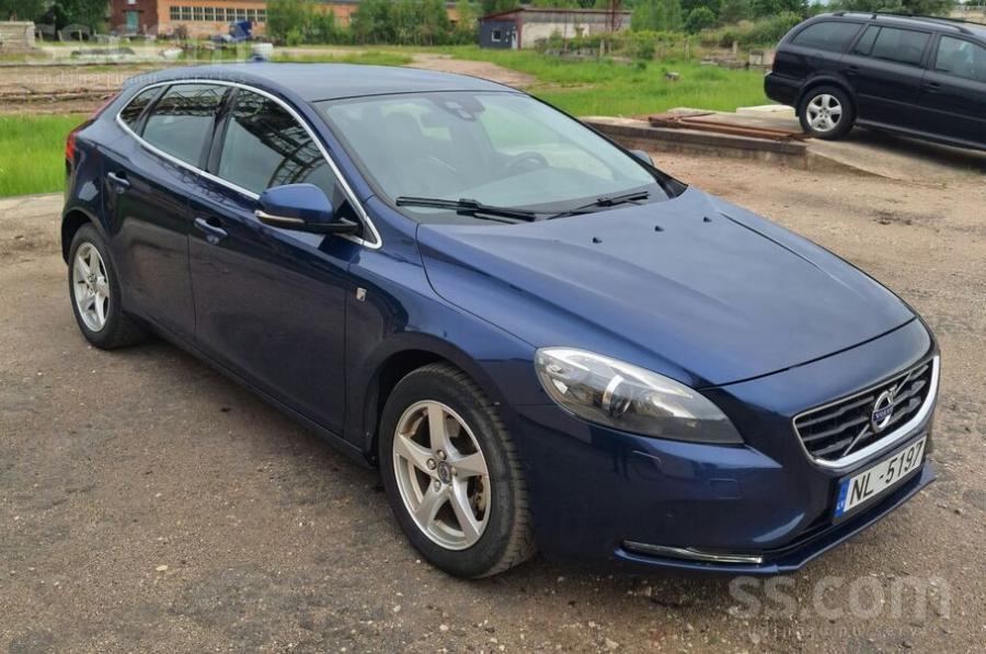 Синий Вольво В40 2015 в Валмиера, объемом двигателя 1.60 л и пробегом 350 тыс. км за 5900 €, фото 1 на AUTOMOTO.COM.LV