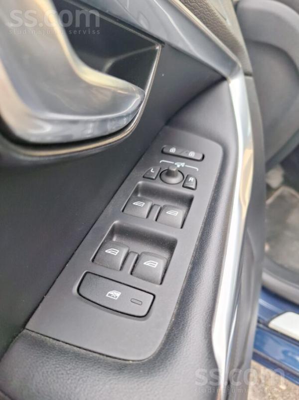 Zils Volvo V40 2015 Valmiera, ar dzinēja tilpumu 1.60 L un nobraukumu 350 tūkst. km par 5900 €, foto 10 vietnē AUTOMOTO.COM.LV