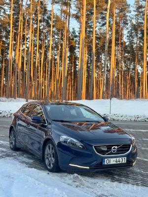 Zils Volvo V40 2015 Rīga, ar dzinēja tilpumu 2.00 L un nobraukumu 261 tūkst. km par 7950 €, foto  vietnē AUTOMOTO.COM.LV