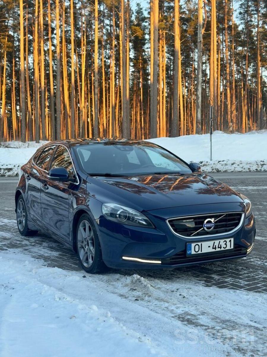 Zils Volvo V40 2015 Rīga, ar dzinēja tilpumu 2.00 L un nobraukumu 261 tūkst. km par 7950 €, foto 4 vietnē AUTOMOTO.COM.LV