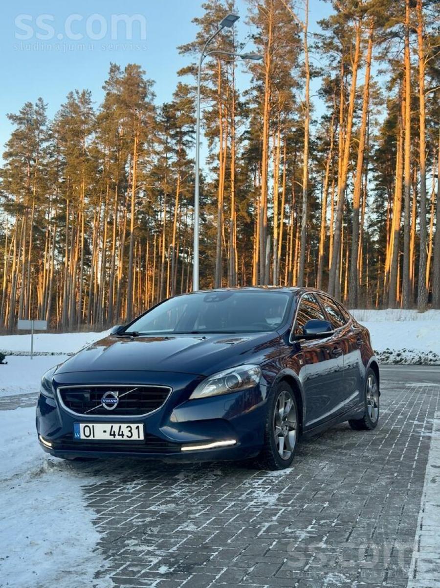 Zils Volvo V40 2015 Rīga, ar dzinēja tilpumu 2.00 L un nobraukumu 261 tūkst. km par 7950 €, foto 5 vietnē AUTOMOTO.COM.LV