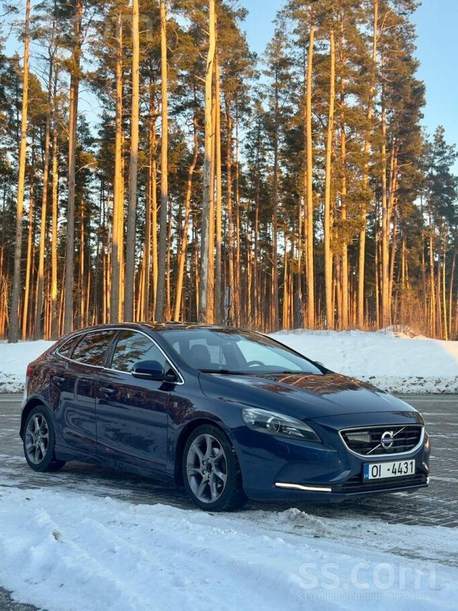 Zils Volvo V40 2015 Rīga, ar dzinēja tilpumu 2.00 L un nobraukumu 261 tūkst. km par 7950 €, foto 6 vietnē AUTOMOTO.COM.LV
