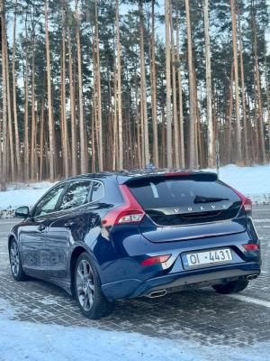 Zils Volvo V40 2015 Rīga, ar dzinēja tilpumu 2.00 L un nobraukumu 261 tūkst. km par 7950 €, foto 10 vietnē AUTOMOTO.COM.LV