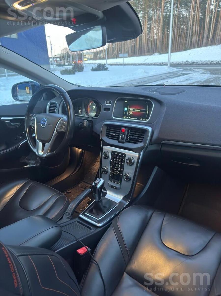 Zils Volvo V40 2015 Rīga, ar dzinēja tilpumu 2.00 L un nobraukumu 261 tūkst. km par 7950 €, foto 14 vietnē AUTOMOTO.COM.LV