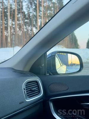 Zils Volvo V40 2015 Rīga, ar dzinēja tilpumu 2.00 L un nobraukumu 261 tūkst. km par 7950 €, foto 17 vietnē AUTOMOTO.COM.LV