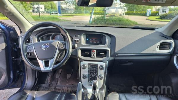 Zils Volvo V40 2015 Liepāja, ar dzinēja tilpumu 2.00 L un nobraukumu 231 tūkst. km par 6800 €, foto 10 vietnē AUTOMOTO.COM.LV