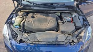 Blue Volvo V40 2015 in Liepaja, with an engine capacity of 2.00 L and mileage of 231 thousand km for 6800 €, photo 6 on AUTOMOTO.COM.LV