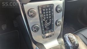 Blue Volvo V40 2015 in Liepaja, with an engine capacity of 2.00 L and mileage of 231 thousand km for 6800 €, photo 8 on AUTOMOTO.COM.LV