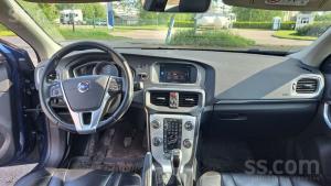 Blue Volvo V40 2015 in Liepaja, with an engine capacity of 2.00 L and mileage of 231 thousand km for 6800 €, photo 11 on AUTOMOTO.COM.LV