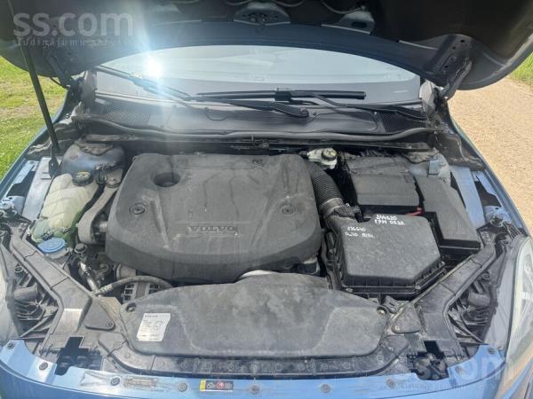 Zils Volvo V40 2015 Rēzekne, ar dzinēja tilpumu 2.00 L un nobraukumu 261 tūkst. km par 7100 €, foto 2 vietnē AUTOMOTO.COM.LV