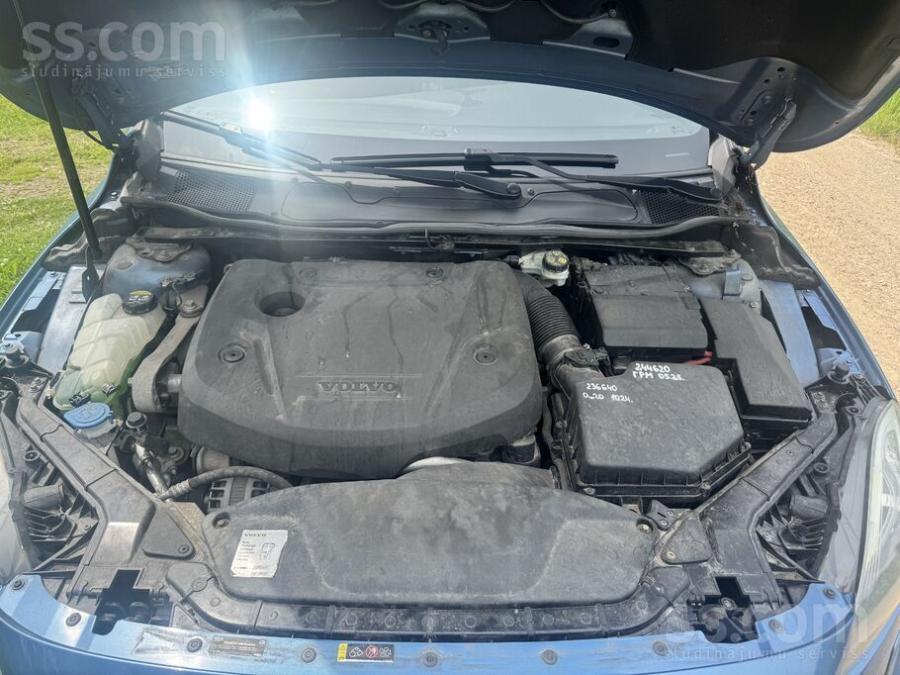 Zils Volvo V40 2015 Rēzekne, ar dzinēja tilpumu 2.00 L un nobraukumu 261 tūkst. km par 7100 €, foto 3 vietnē AUTOMOTO.COM.LV