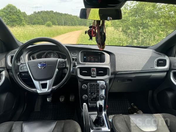 Zils Volvo V40 2015 Rēzekne, ar dzinēja tilpumu 2.00 L un nobraukumu 261 tūkst. km par 7100 €, foto 3 vietnē AUTOMOTO.COM.LV