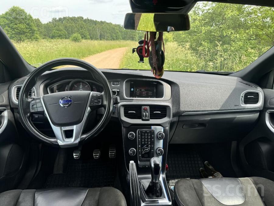 Zils Volvo V40 2015 Rēzekne, ar dzinēja tilpumu 2.00 L un nobraukumu 261 tūkst. km par 7100 €, foto 4 vietnē AUTOMOTO.COM.LV