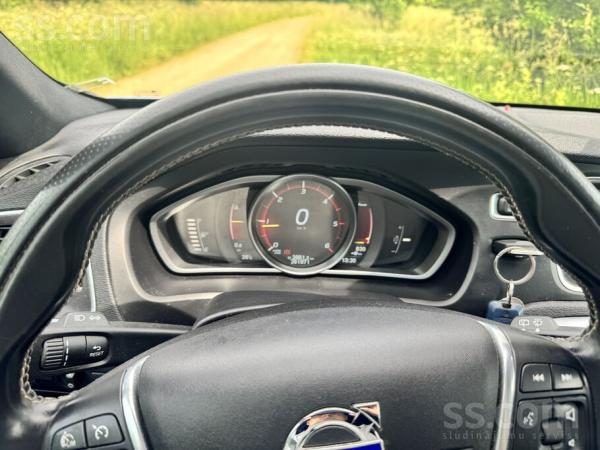Zils Volvo V40 2015 Rēzekne, ar dzinēja tilpumu 2.00 L un nobraukumu 261 tūkst. km par 7100 €, foto 4 vietnē AUTOMOTO.COM.LV