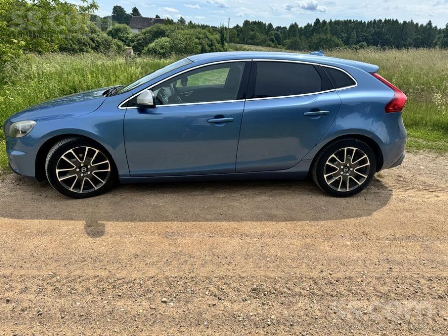 Zils Volvo V40 2015 Rēzekne, ar dzinēja tilpumu 2.00 L un nobraukumu 261 tūkst. km par 7100 €, foto 7 vietnē AUTOMOTO.COM.LV