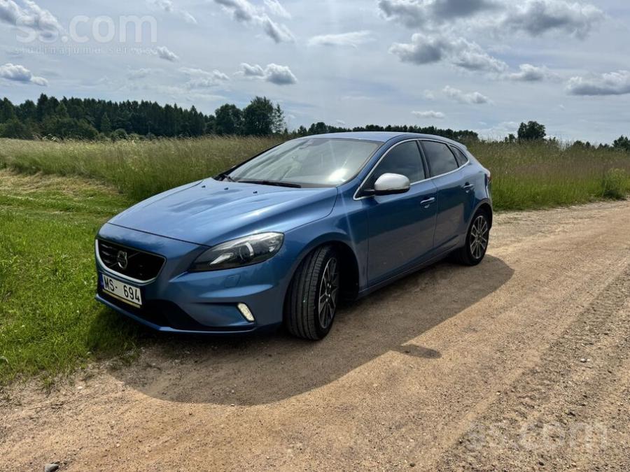 Zils Volvo V40 2015 Rēzekne, ar dzinēja tilpumu 2.00 L un nobraukumu 261 tūkst. km par 7100 €, foto 8 vietnē AUTOMOTO.COM.LV