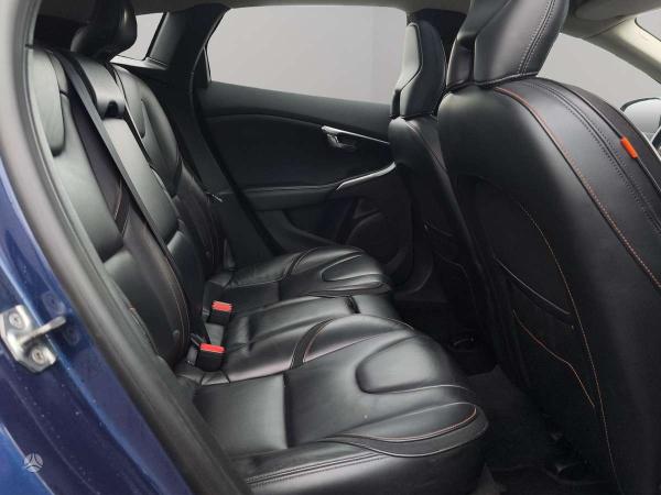 Zils Volvo V40 2015 Viļņa, ar dzinēja tilpumu 2.00 L un nobraukumu 252 tūkst. km par 8999 €, foto 10 vietnē AUTOMOTO.COM.LV