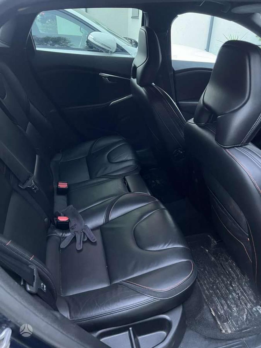 Zils Volvo V40 2015 Kauņa, ar dzinēja tilpumu 1.56 L un nobraukumu 162 tūkst. km par 5550 €, foto 8 vietnē AUTOMOTO.COM.LV