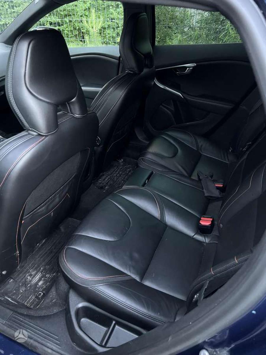 Zils Volvo V40 2015 Kauņa, ar dzinēja tilpumu 1.56 L un nobraukumu 162 tūkst. km par 5550 €, foto 9 vietnē AUTOMOTO.COM.LV