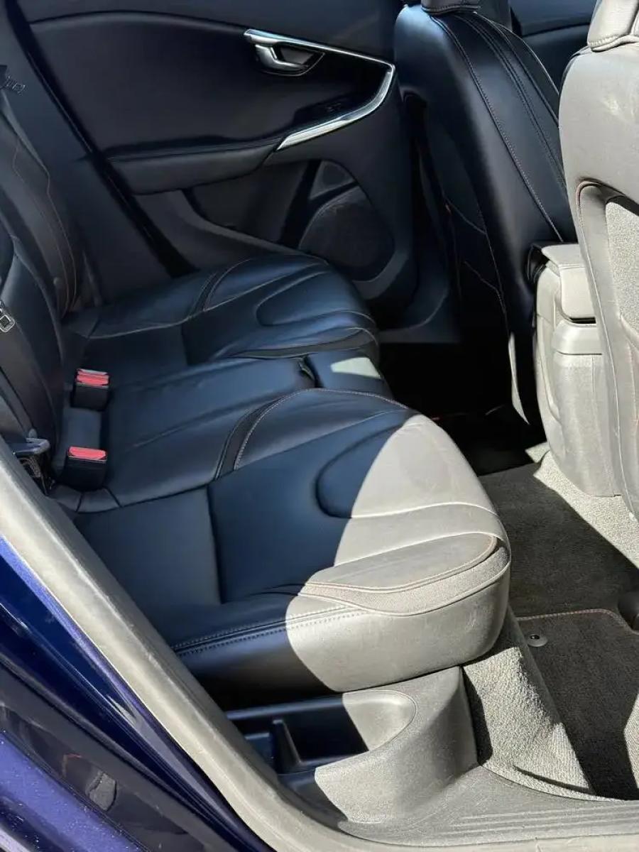 Blue Volvo V40 2015 in Riga, with an engine capacity of 2.00 L and mileage of 89 thousand km for 15500 €, photo 9 on AUTOMOTO.COM.LV