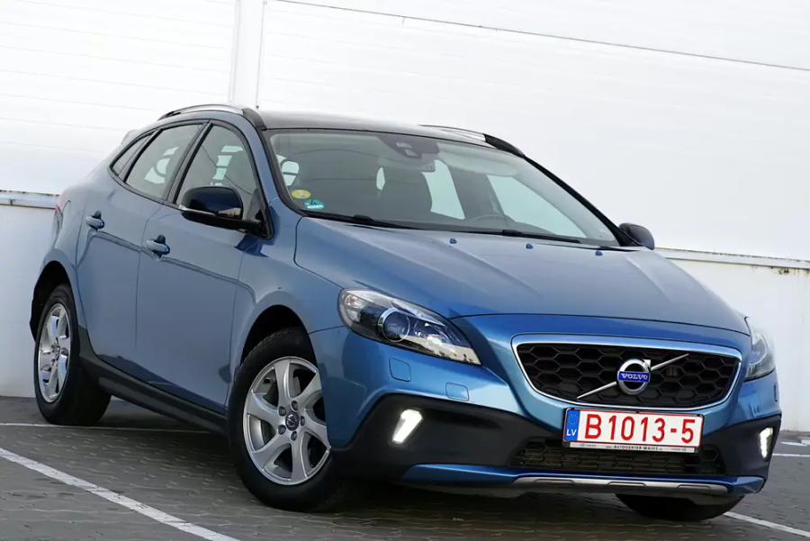 Zils Volvo V40 2015 Rīga, ar dzinēja tilpumu 2.00 L un nobraukumu 246 tūkst. km par 7900 €, foto 1 vietnē AUTOMOTO.COM.LV