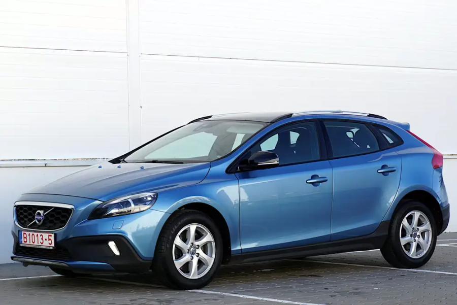 Zils Volvo V40 2015 Rīga, ar dzinēja tilpumu 2.00 L un nobraukumu 246 tūkst. km par 7900 €, foto 5 vietnē AUTOMOTO.COM.LV