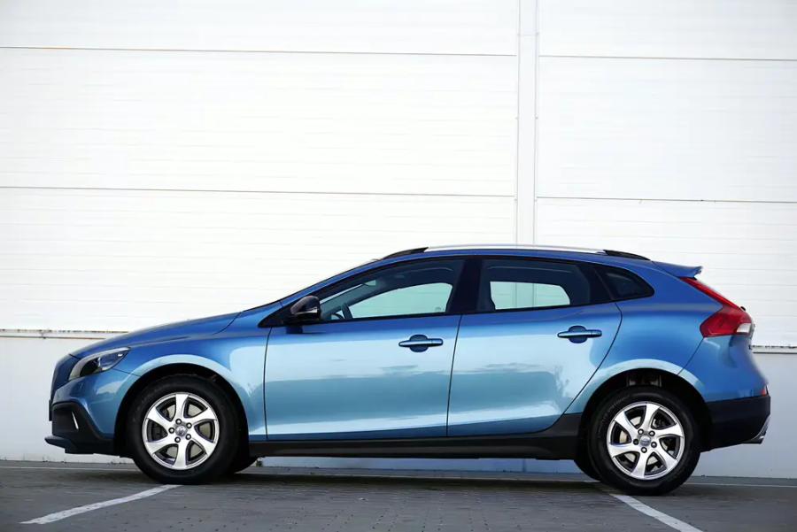 Zils Volvo V40 2015 Rīga, ar dzinēja tilpumu 2.00 L un nobraukumu 246 tūkst. km par 7900 €, foto 6 vietnē AUTOMOTO.COM.LV
