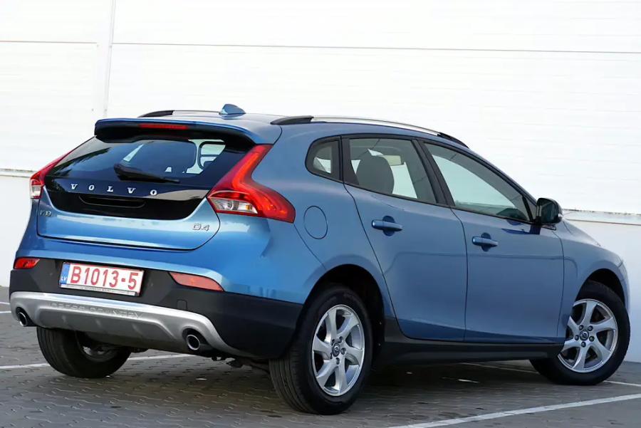 Zils Volvo V40 2015 Rīga, ar dzinēja tilpumu 2.00 L un nobraukumu 246 tūkst. km par 7900 €, foto 10 vietnē AUTOMOTO.COM.LV