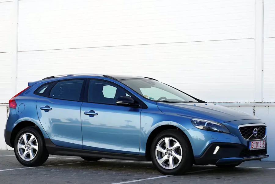 Zils Volvo V40 2015 Rīga, ar dzinēja tilpumu 2.00 L un nobraukumu 246 tūkst. km par 7900 €, foto 13 vietnē AUTOMOTO.COM.LV