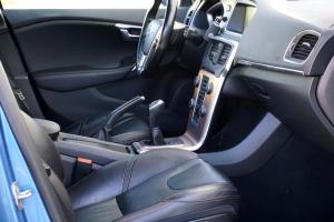 Zils Volvo V40 2015 Rīga, ar dzinēja tilpumu 2.00 L un nobraukumu 246 tūkst. km par 7900 €, foto 14 vietnē AUTOMOTO.COM.LV